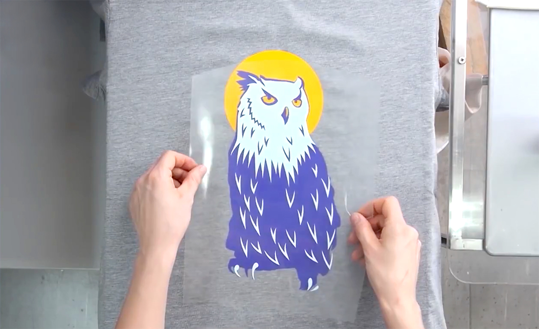 Flexdruck vs. Flockdruck: Vergleich und die Unterschiede der Druckfolien